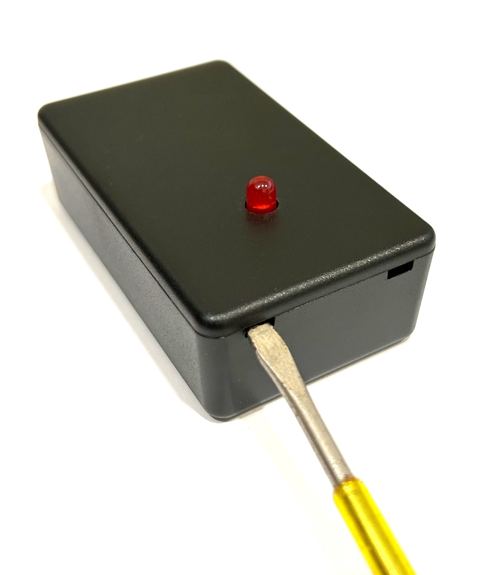 BCA-280 battery change-small – Blue Charm Beacons